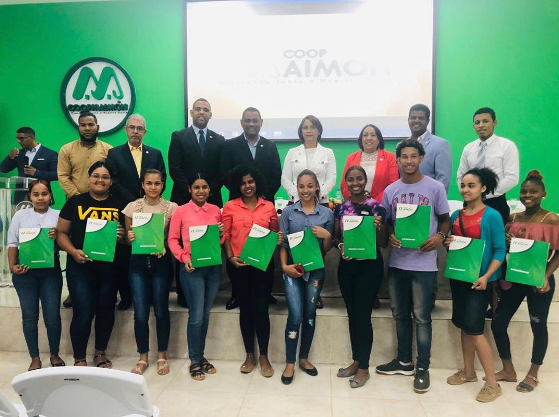 COOPMAIMÓN entrega 125 becas a cientos de estudiantes | Nota Clave de ...